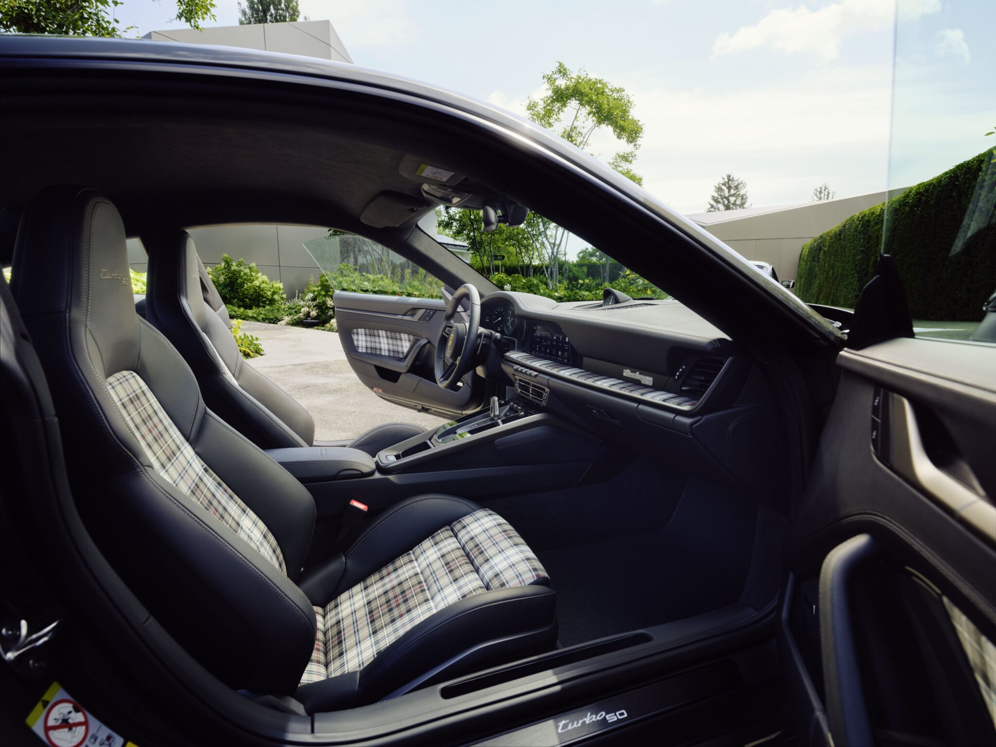รุ่นพิเศษฉลองครบรอบ 50 ปี Porsche 911 Turbo เปิดตัวครั้งแรกในงาน ...